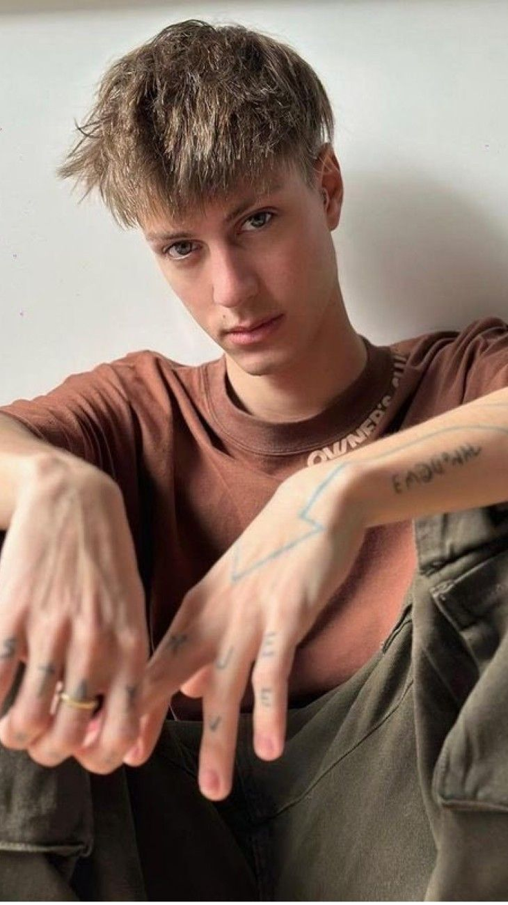 Quién es Seven Kayne, el joven que aparece abrazado a Gimena Accardi