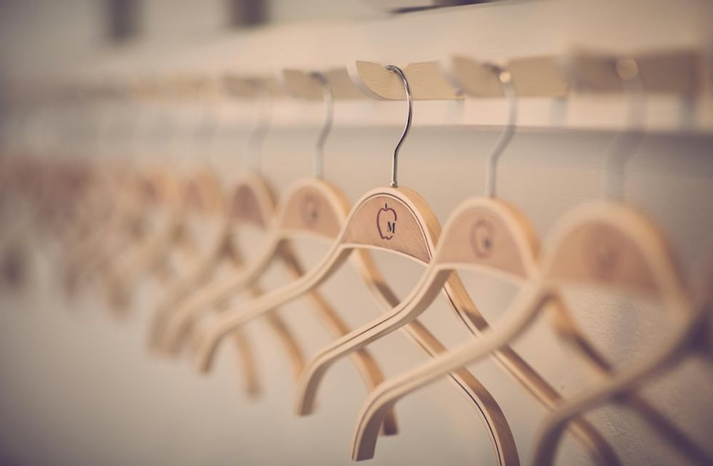 Perchas de madera y barniz: lo que debes reciclar para tener tu propia ...