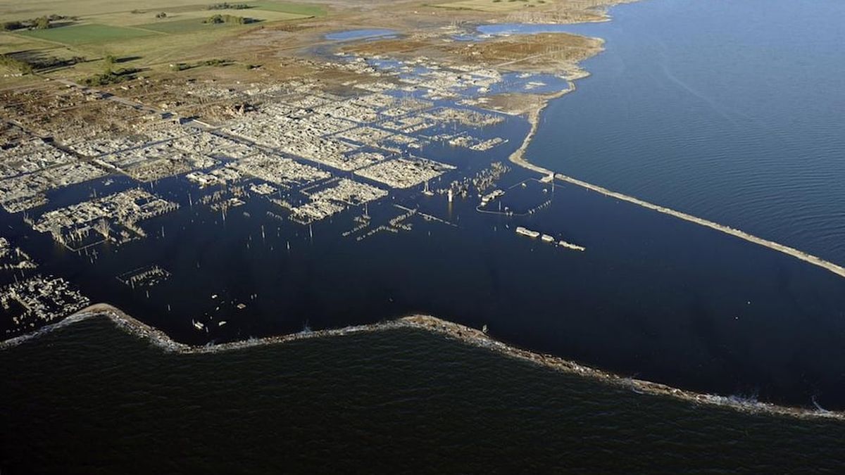 Un pueblo sumergido bajo el agua en Argentina: un paseo diferente que ...