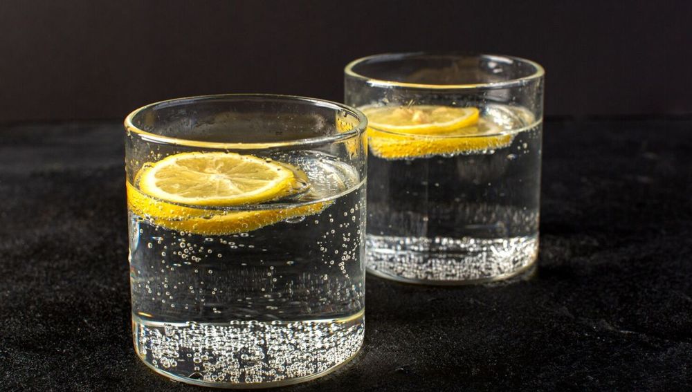 Cócteles con soda: la tendencia que revoluciona la coctelería argentina