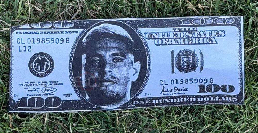 Insultos para Maximiliano Salas en la cancha de Racing: el que no salta ...