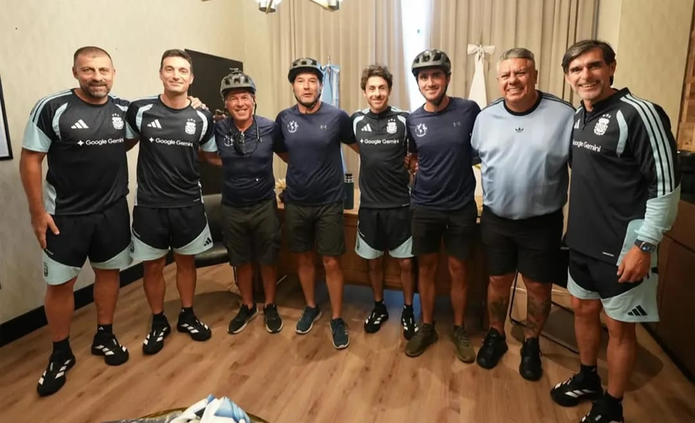 Scaloni se reunió con los hinchas que pedaleaban desde hace 300 días ...