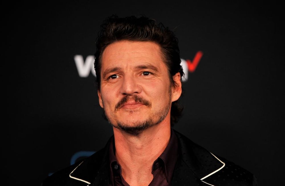 El video viral de Pedro Pascal bailando pegado a una mujer que ...