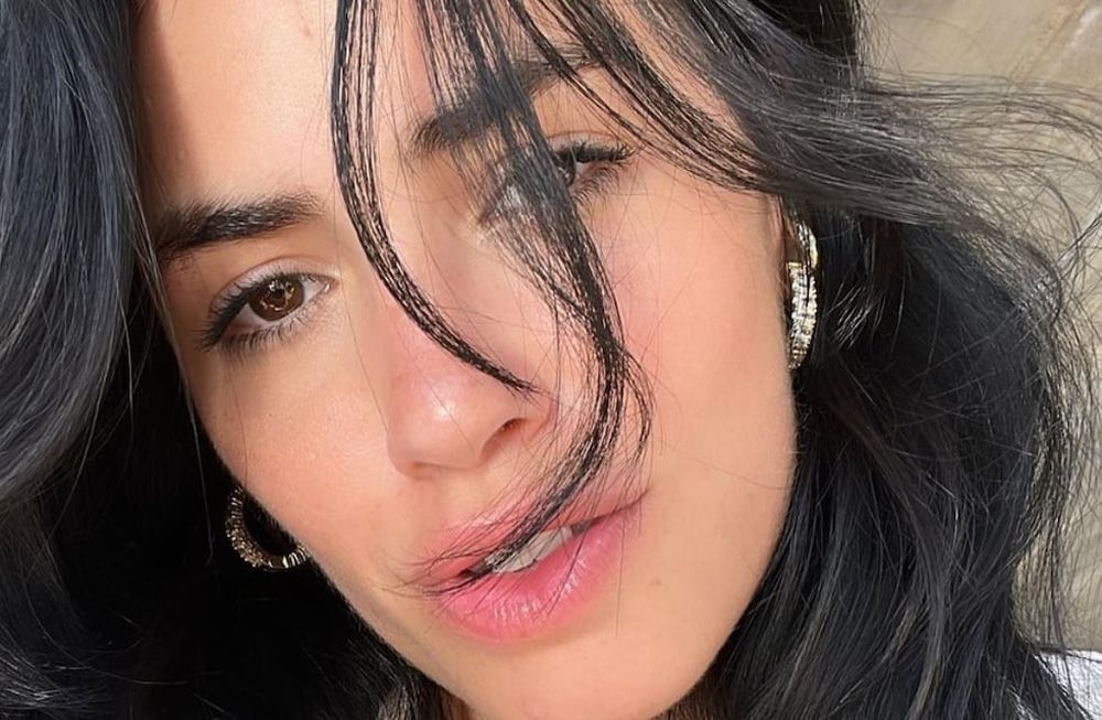 Lali Espósito se tapó la delantera con sus manos y jugó con la censura ...