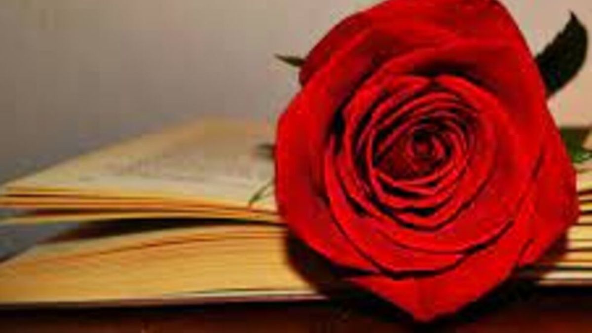Por qué hay que regalar un libro y una rosa el 23 de abril