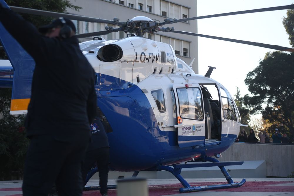 De Uspallata al Central: así fue el traslado en helicóptero de la mujer herida en el choque de ...