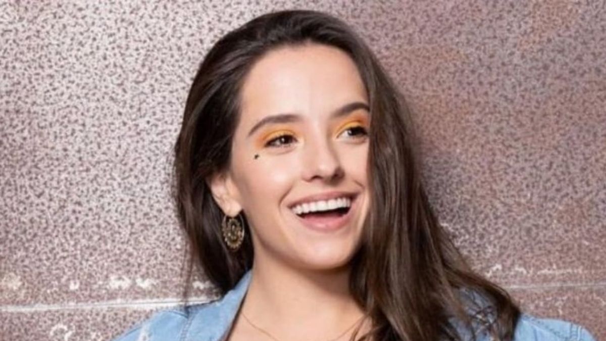 Evaluna Montaner disfruta del calor sacándose fotos en microbikini frente al espejo