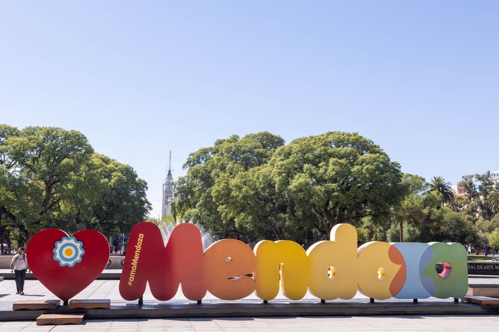 Emotivo acto en el 465 aniversario de la Ciudad de Mendoza y ...
