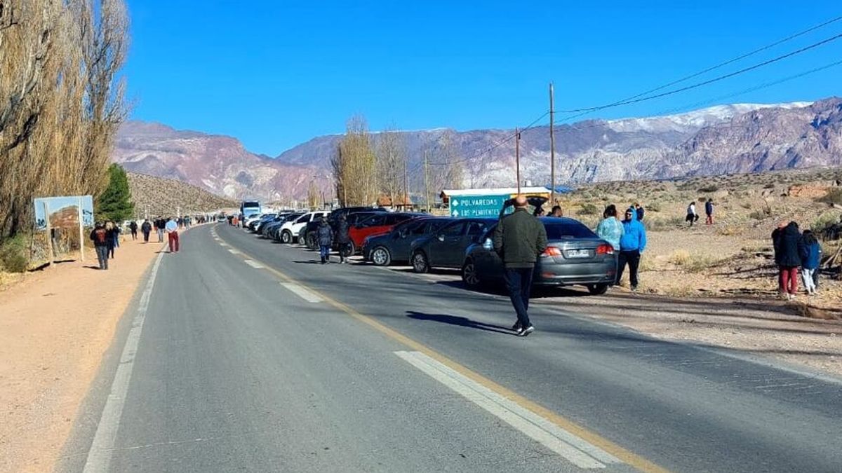 Abrió el paso a Chile y miles de chilenos y camioneros comenzaron el ...