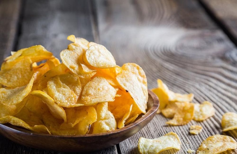 La increíble receta de los chips de papas fritas saludables: muy poco ...