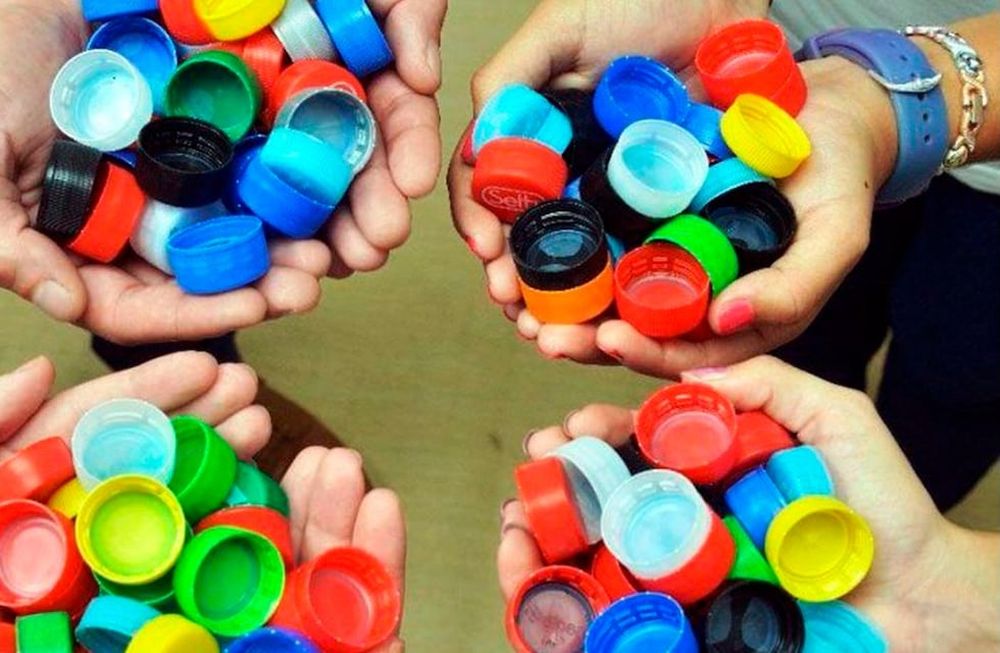 Recicla tapitas de plástico y crea esta espectacular idea para tu hogar