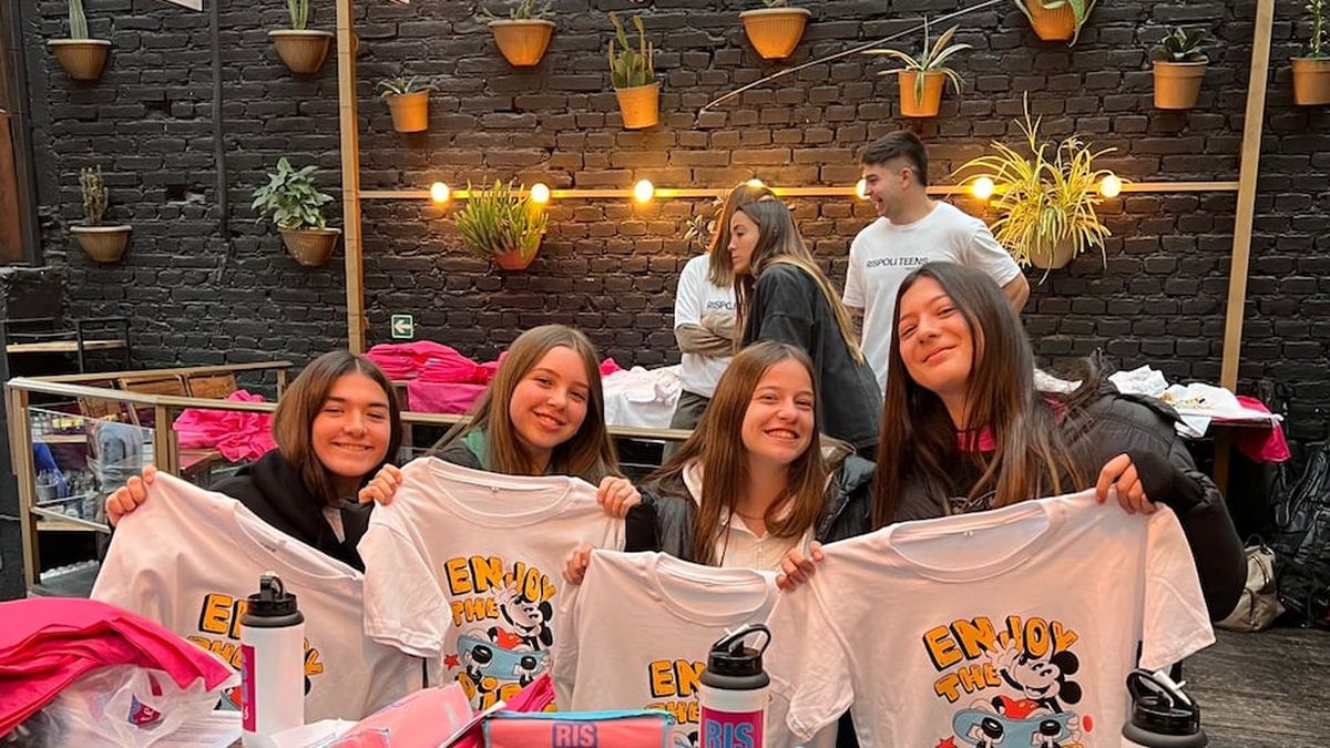 Quinceañeras a Disney: Rispoli entregó divertidos kits de viaje a las ...