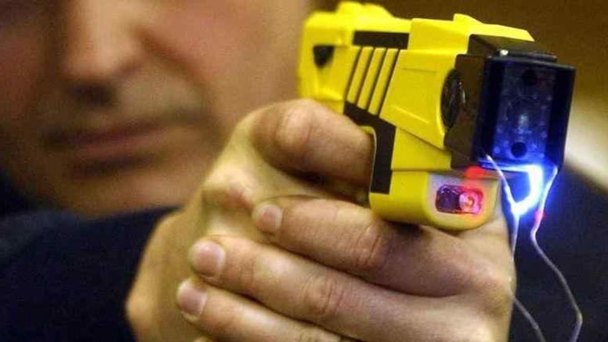Estudiarán el uso de pistolas Taser en empresas de seguridad privada