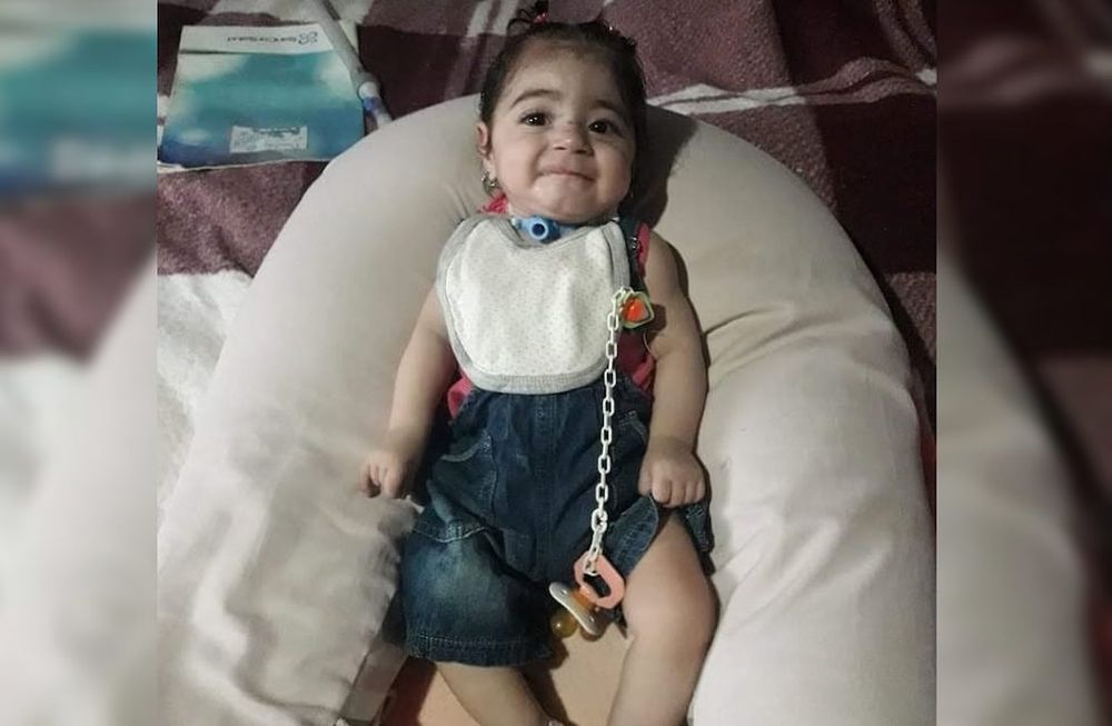 La pequeña Eluney nació prematura, tiene una sonda gástrica y necesita leche para mejorar su ...