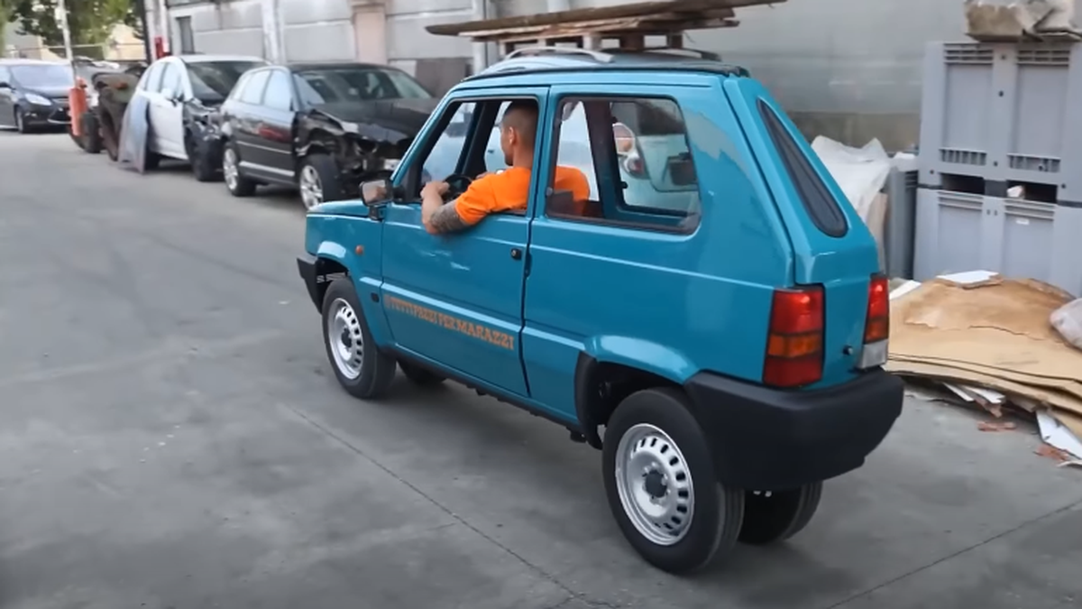 Transformó su auto en el más estrecho del mundo: mide solo 50 cm de ...