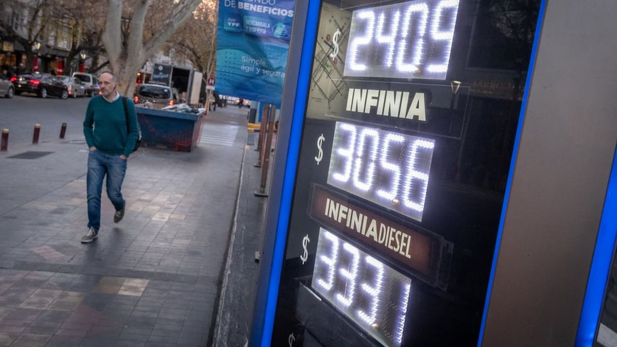 Otra vez YPF aumentó el precio de sus combustibles: cuánto cuestan ahora