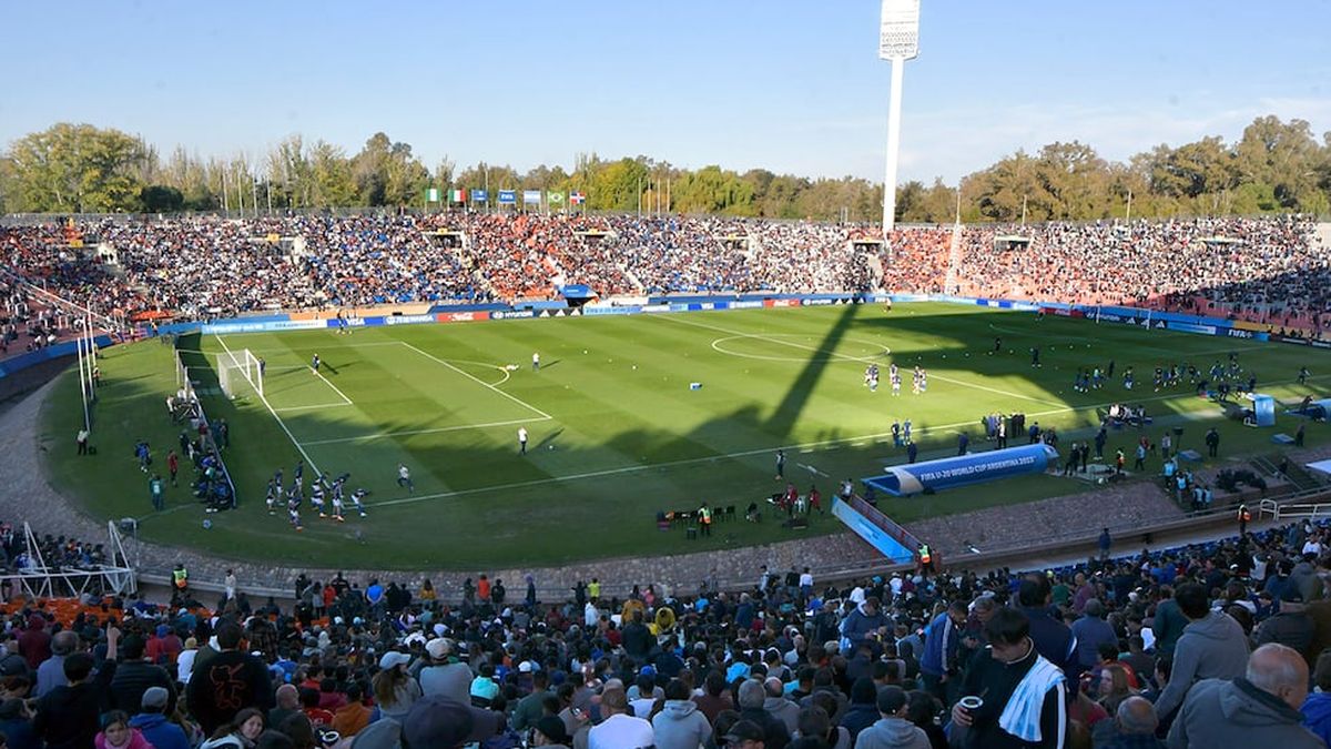 El PJ estalló contra el Gobierno por “tapar” un símbolo importante de las islas Malvinas en el ...