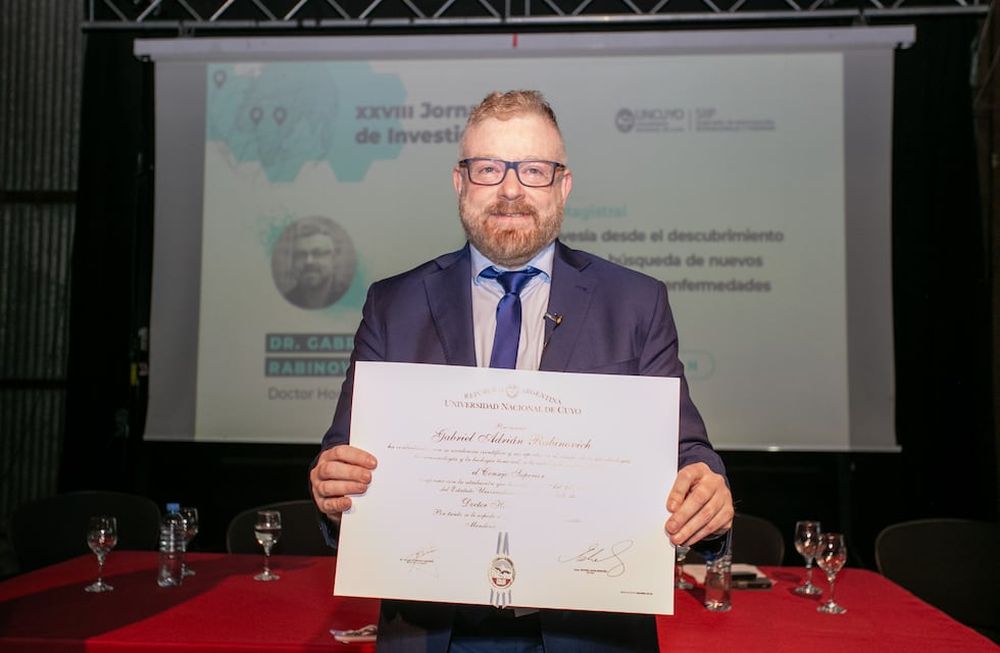 Triple título Honoris Causa para Gabriel Rabinovich