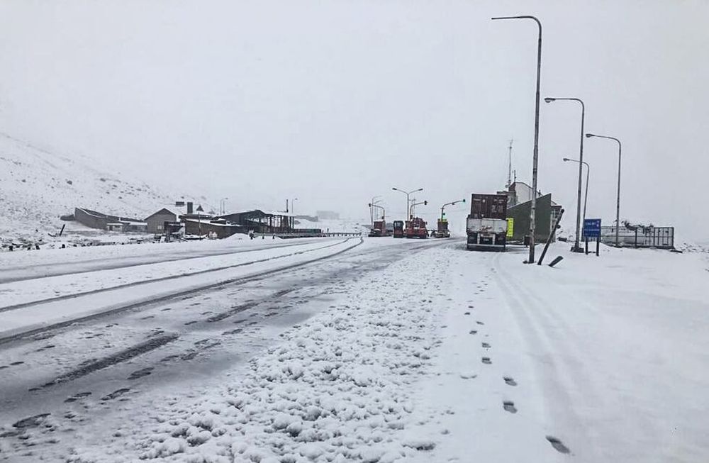 Comenzó a nevar en Alta Montaña y el Paso sigue cerrado: cómo estará el ...