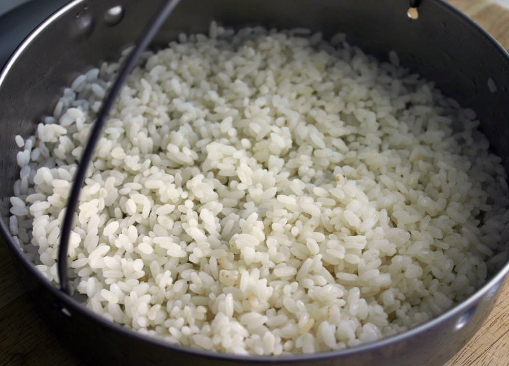 Por qué conviene dejar reposar el arroz 5 minutos después de cocinarlo