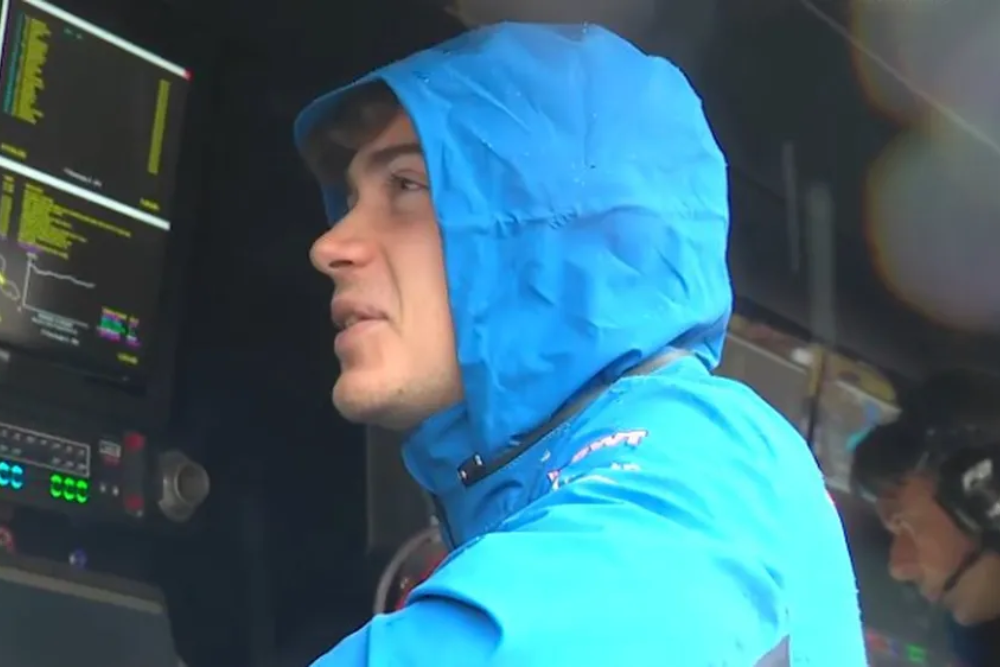 Franco Colapinto aprovechó la lluvia de Australia y fue a tomar mates ...