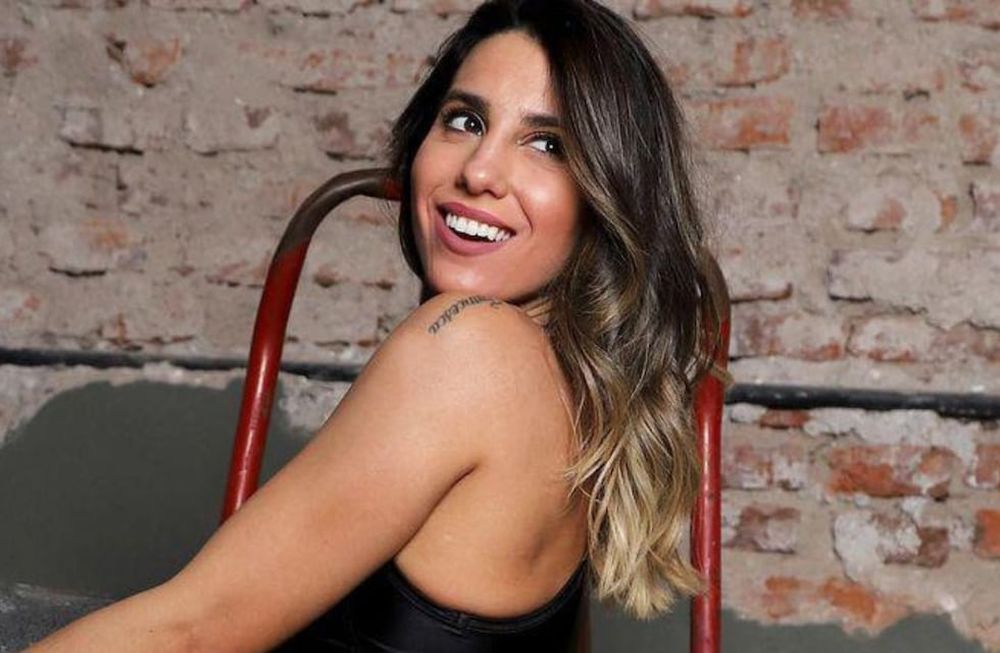 Cinthia Fernández bailó entangada con una bikini taparrabos roja y las redes explotaron