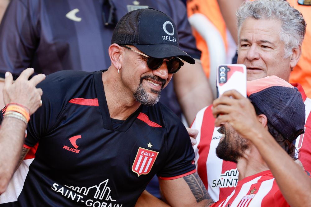 Juan Sebastián Verón desafía a AFA desde la popular de Estudiantes de ...