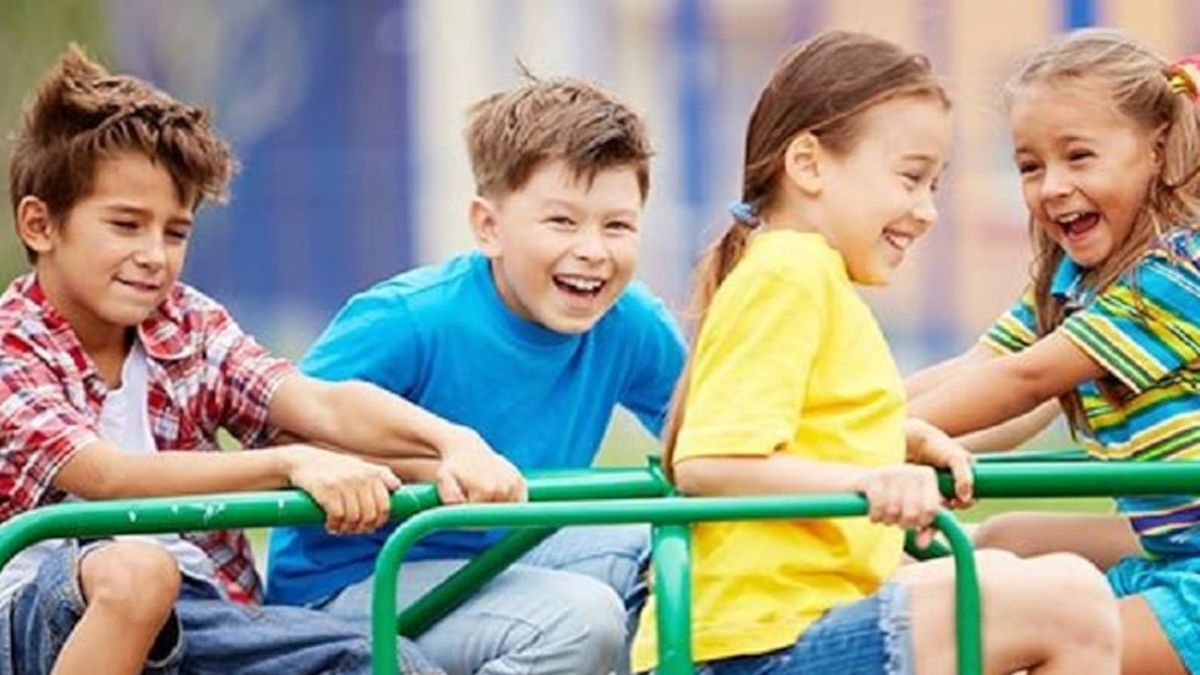 Este es el hermoso significado de soñar con amigos de la infancia