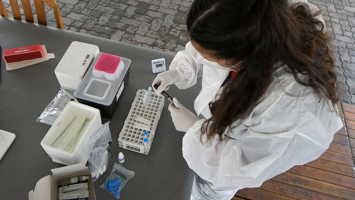 Cuatro razones de por qué es peligroso contagiarse a propósito de Covid