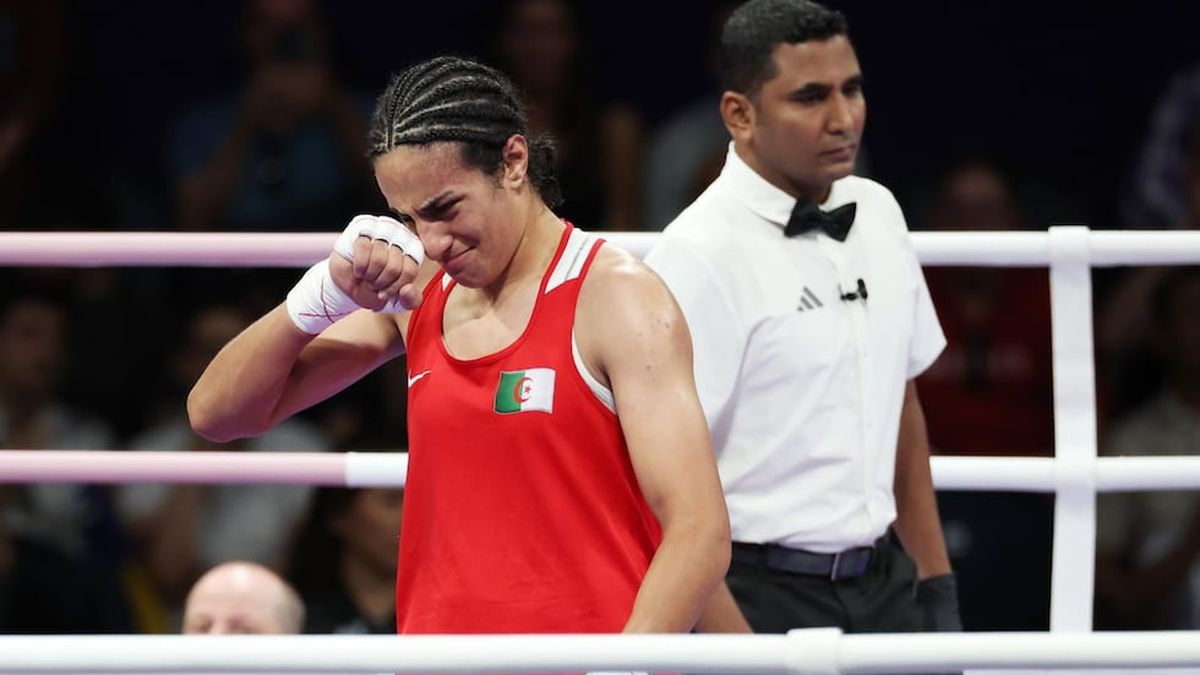 La boxeadora argelina se aseguró la medalla y rompió en llanto tras la ...