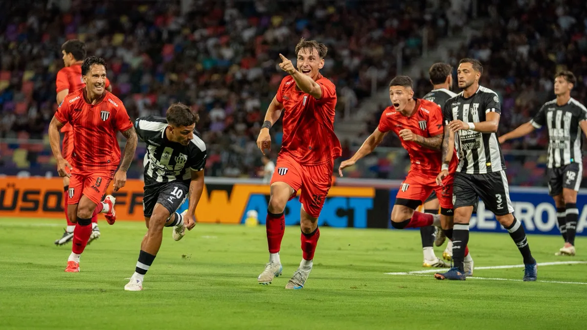 ¡El Lobo volvió a Primera y lo hizo con gloria! Victoria histórica en ...