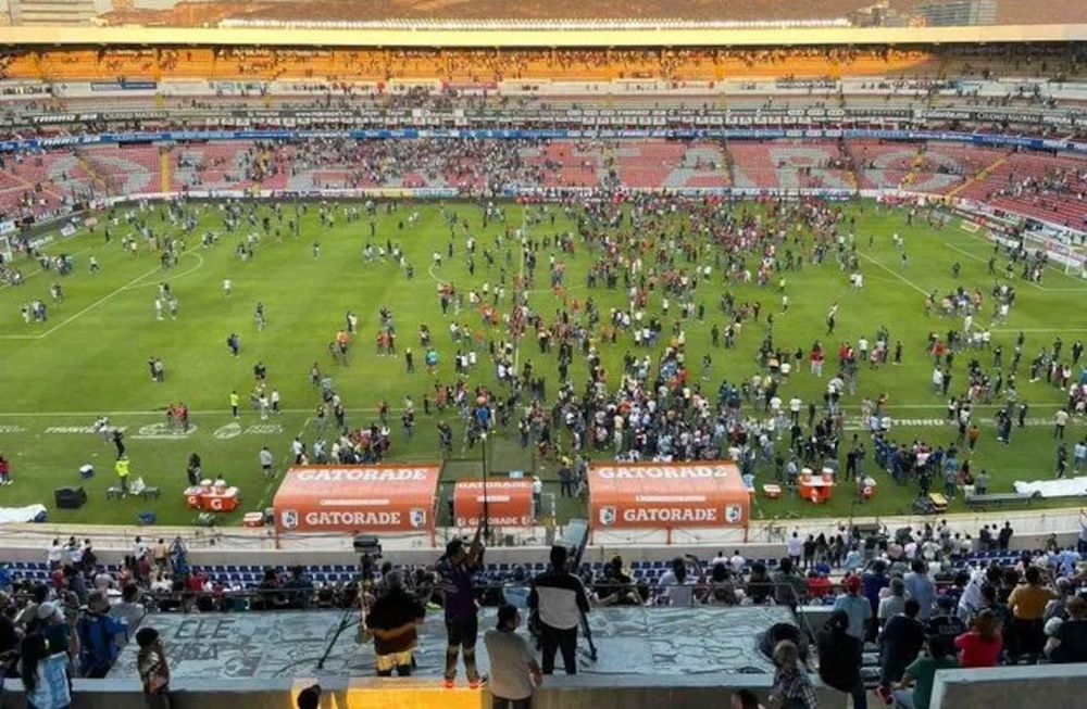 Batalla campal entre hinchas del Querétaro y Atlas de México: hay al ... Batalla campal entre hinchas del Querétaro y Atlas de México: hay al ...