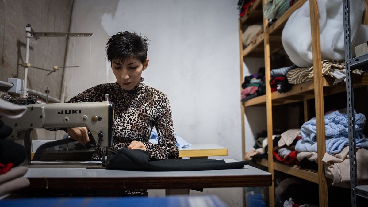 De cartonear a diseñar vestidos brillantes: la historia de una ...