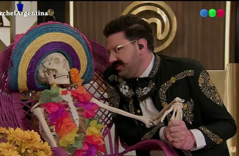 Damián Betular es el rey de los memes: habló con un esqueleto en ...