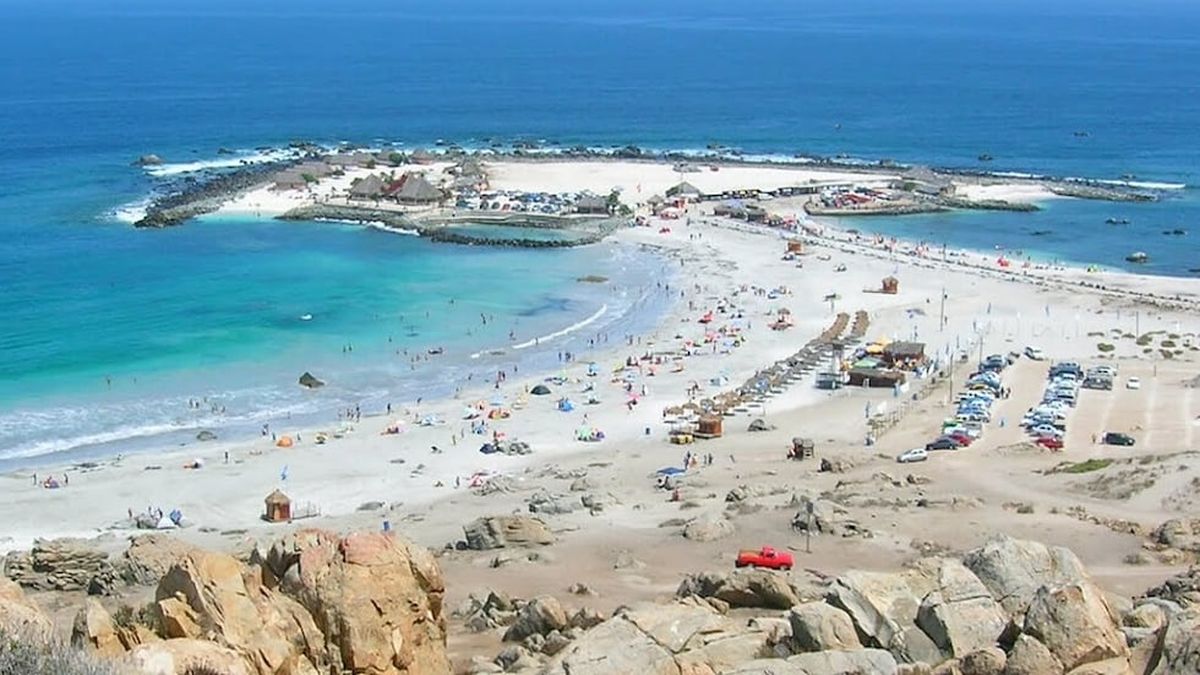 La playa “caribeña” de Chile que regala postales de ensueño y tiene una ...