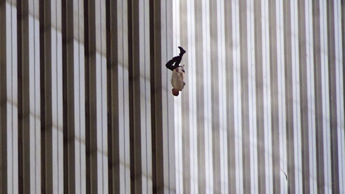 11-S: la historia de Jonathan Briley, “el hombre que cae” de las Torres ...