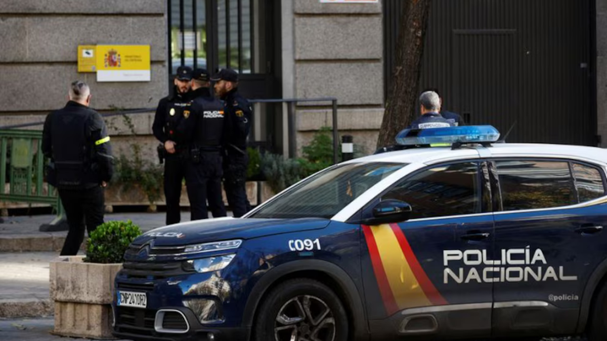 Dejaron solos a sus hijos pequeños en un hotel para salir de fiesta ...
