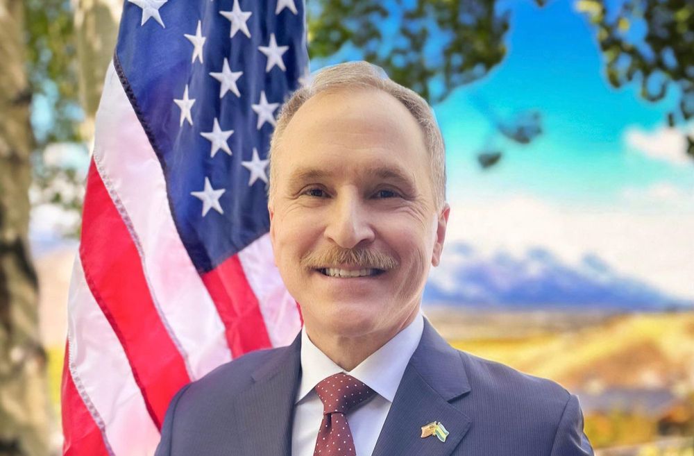 El Senado de Estados Unidos confirmó a Peter Lamelas como nuevo ...