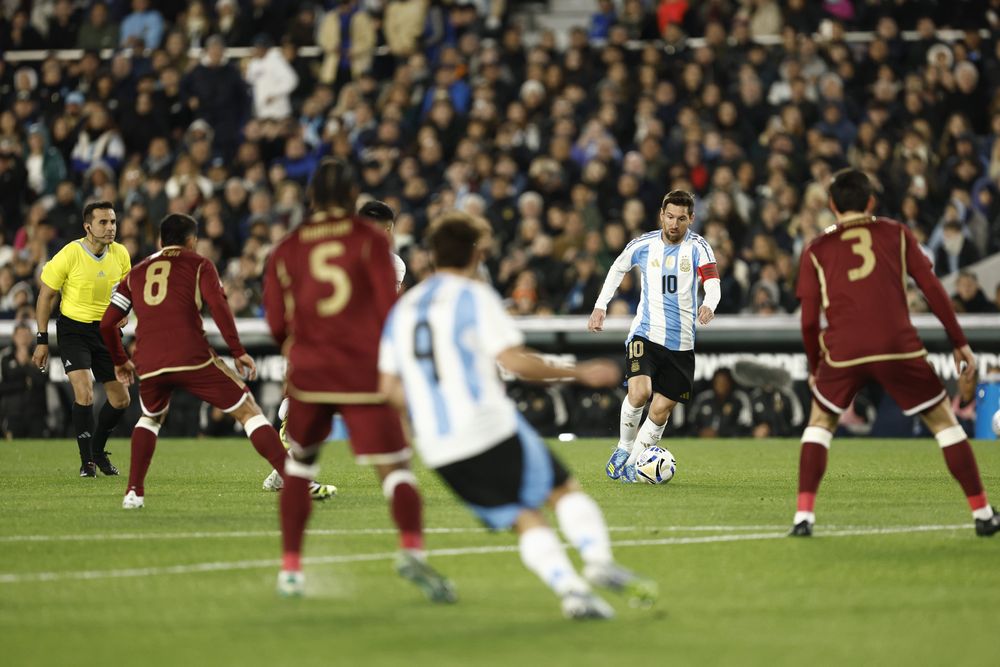 En la noche de Lionel Messi, Argentina goleó a Venezuela