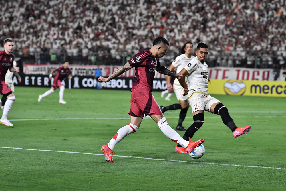 River Plate ganó en Perú con un gol de Paulo Díaz y media hora de furia