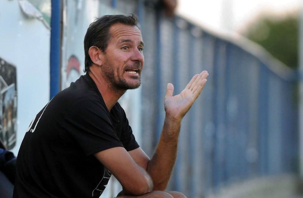 El técnico de hockey Walter Conna, ex entrenador de Las Leonas, a un ...
