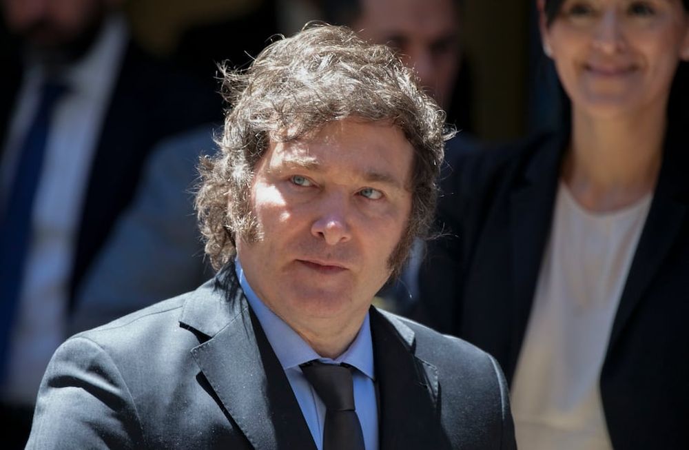 Milei fulminó a Lousteau por votar en contra del DNU: “Todo lo que tocó ...