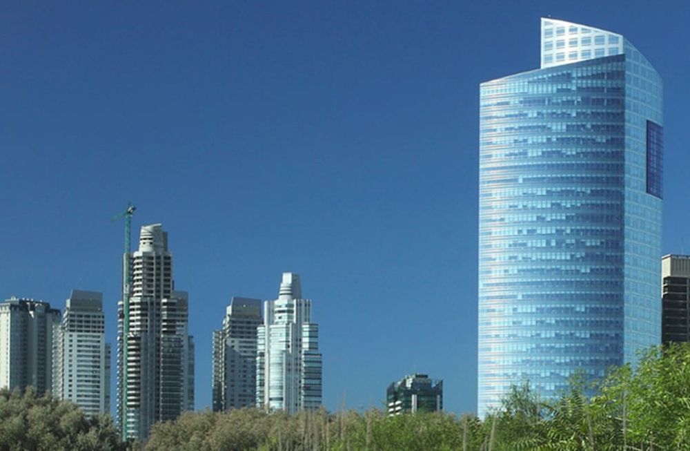 YPF puso en venta su icónica torre de Puerto Madero estimada en US$400 millones