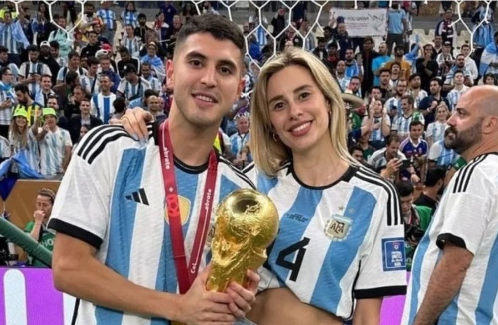 No se puede creer: la ex esposa de Exequiel Palacios le vendió su medalla y camiseta de campeón ...
