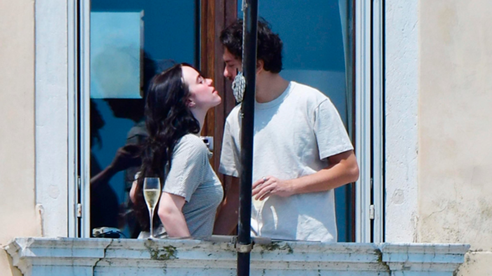 ¿Romance confirmado? Billie Eilish y Nat Wolff a los besos en Venecia