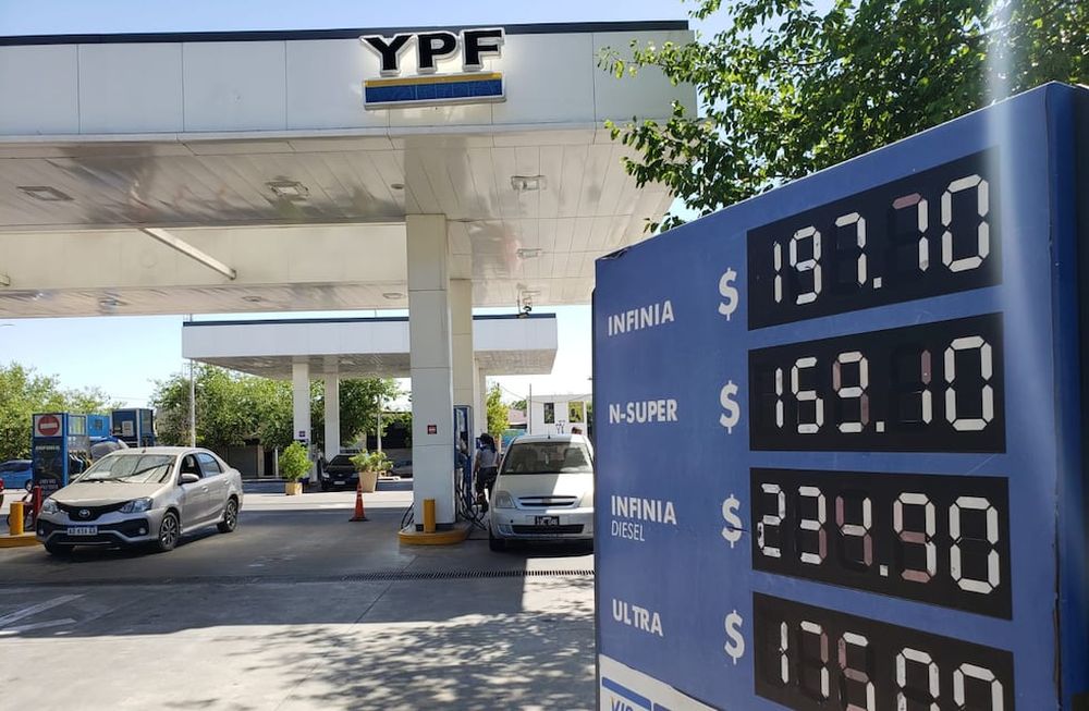 YPF subió los precios y la nafta premium roza los $200: los nuevos valores en Mendoza