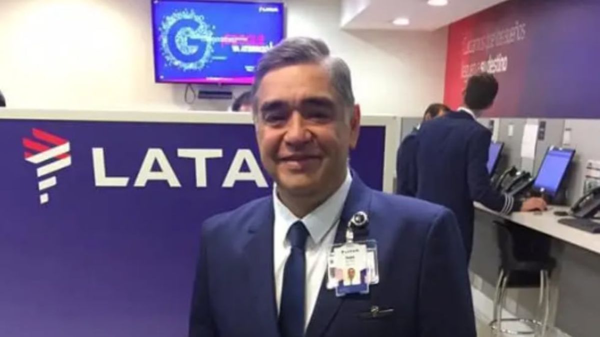 Un piloto de avión murió de un infarto tras desmayarse en un vuelo ...