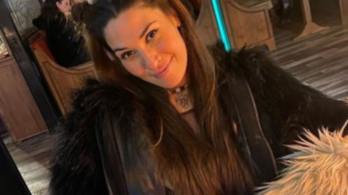 Ivana Nadal le dio la espalda a la cámara y su microbikini totalmente entangada agrandó su parte ...