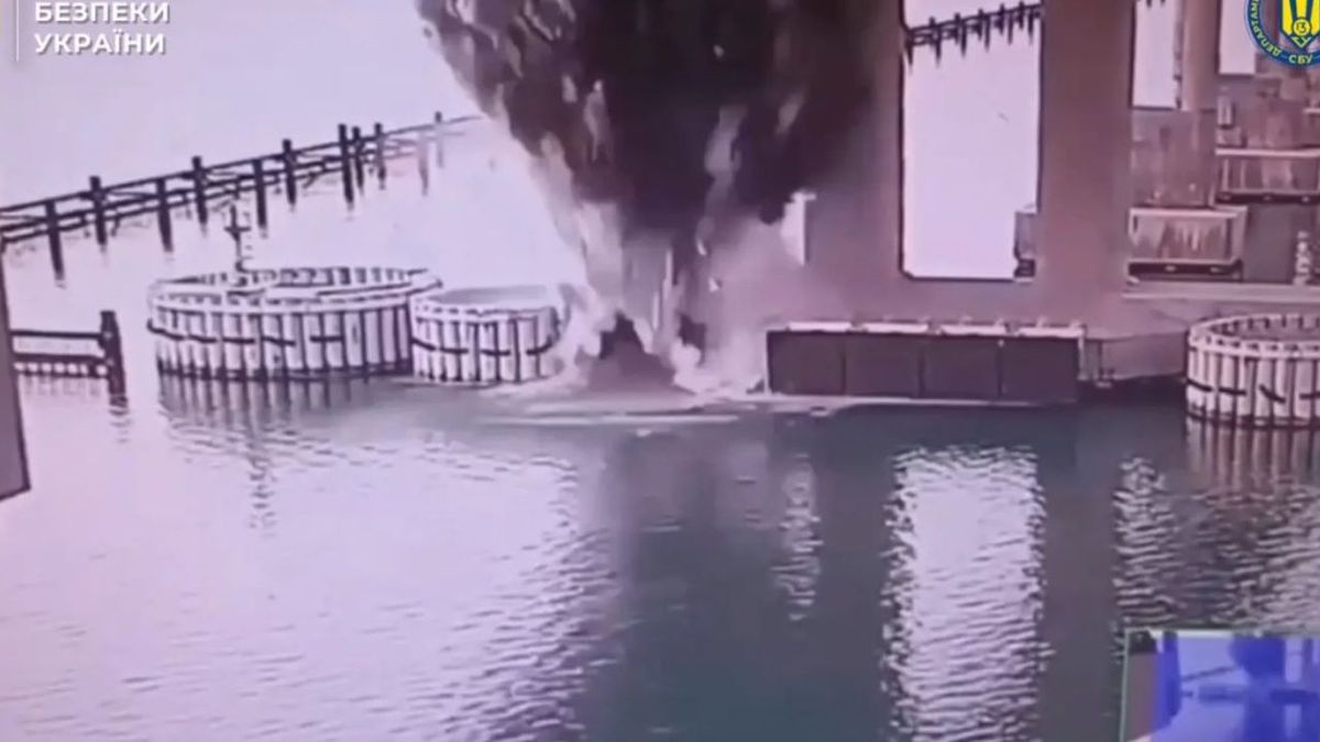 Nuevo golpe de Ucrania contra Rusia: atacó el puente de Crimea con ...