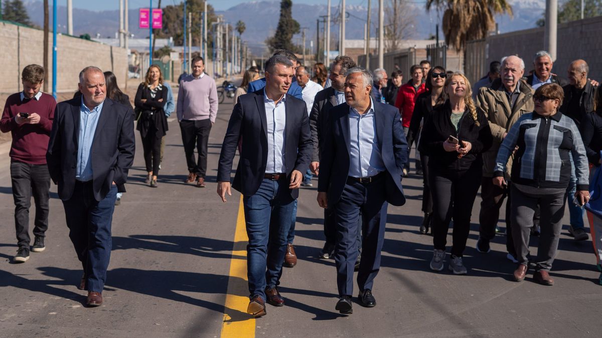 Alfredo Cornejo y Diego Costarelli inauguraron una obra importante para la zona industrial de ...